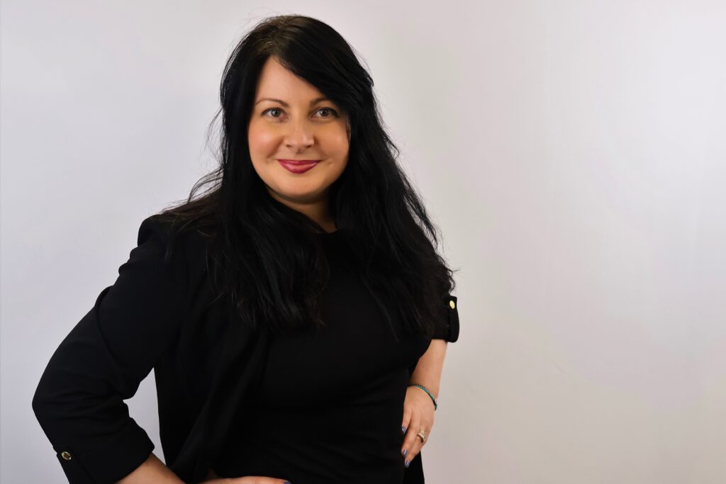 Aimee Staros - Gil-Bar